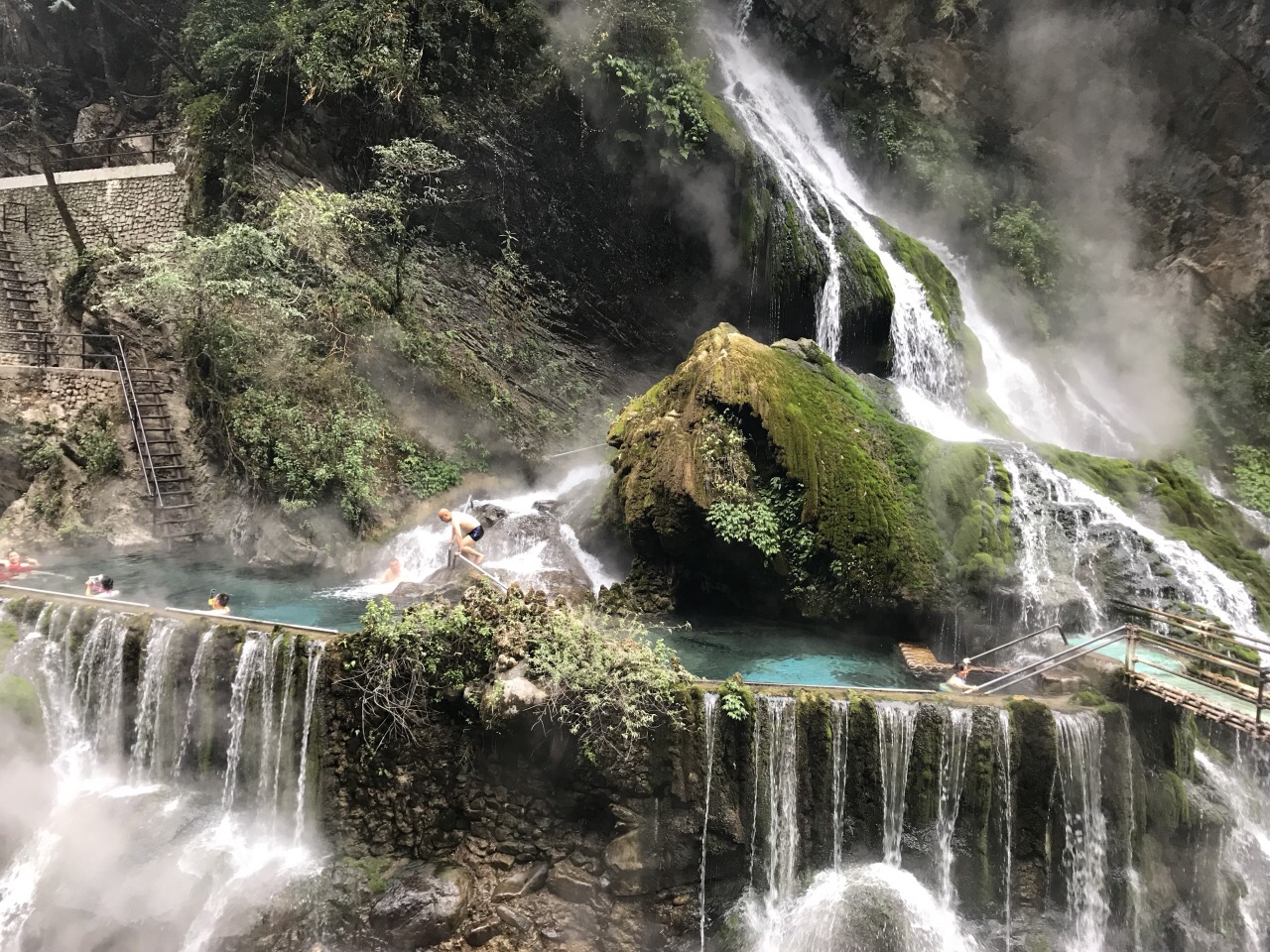Visit Luoji Jiujiuguli, the hot spring waterfall is spectacular, and ...