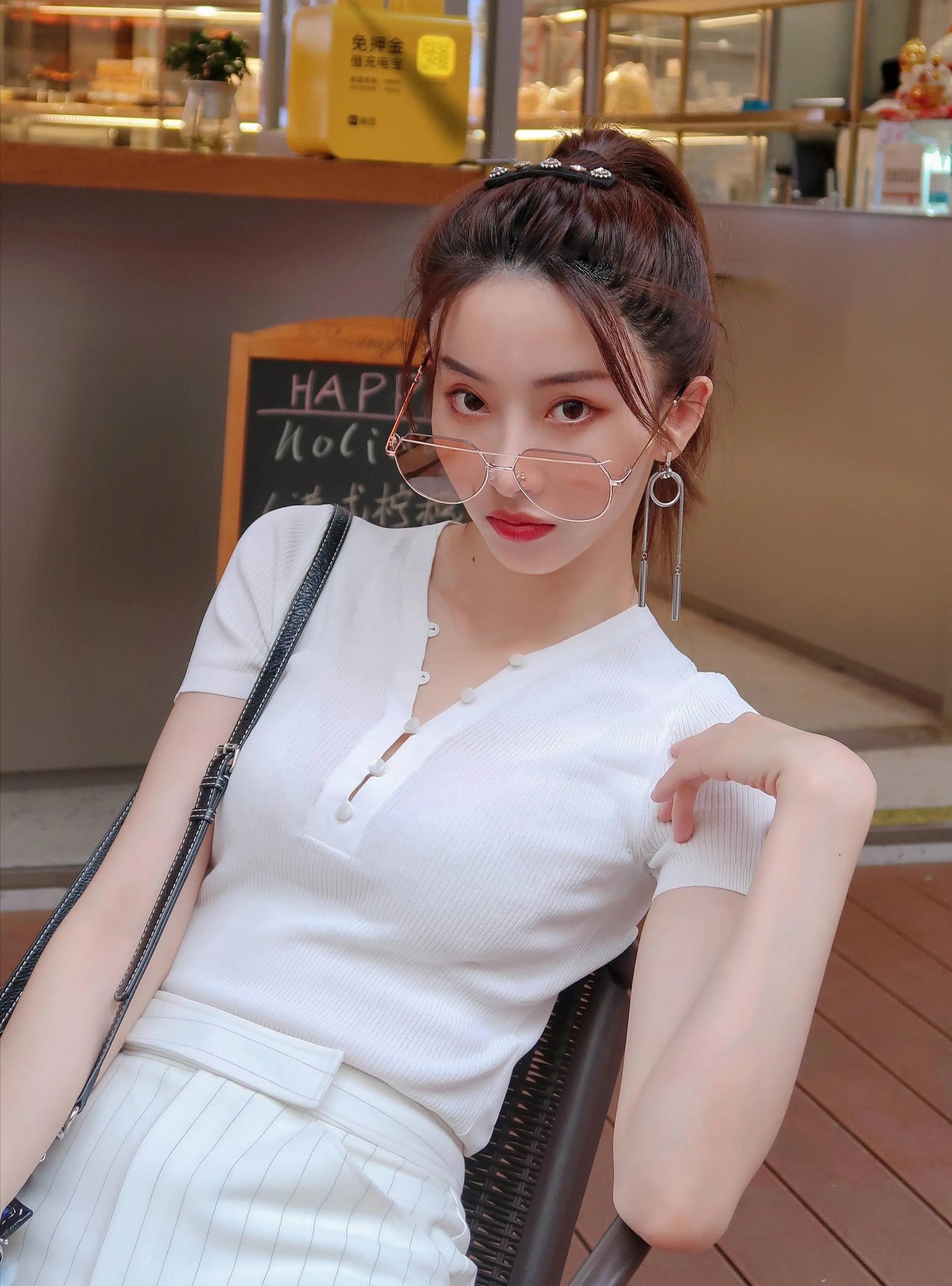 Jiangxi Beauty Hu Dandan - iNEWS