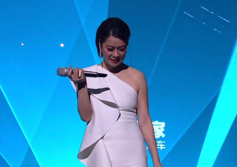 Mao Amin "turns over" on the stage, his breath is unstable but bites ...