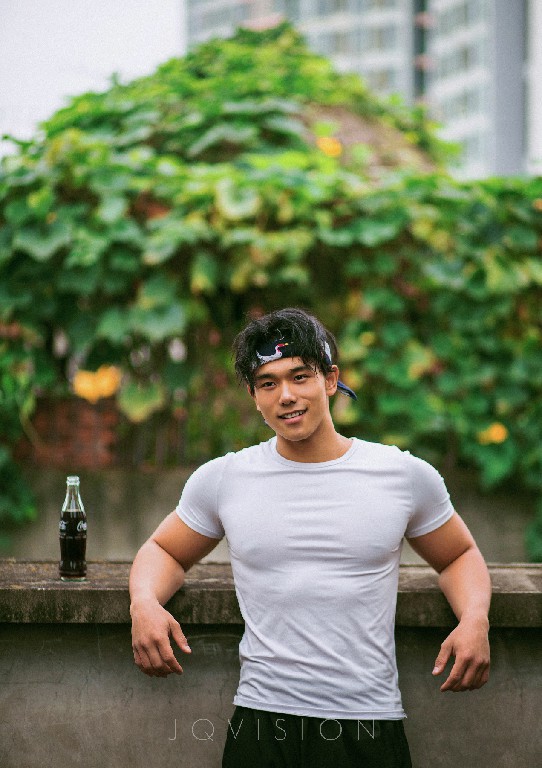 Brother Sunshine Zeng Haoran: Have a nice day alone - iNEWS