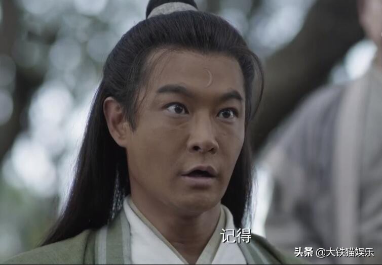 Staring and roaring, shaking his head and shaking his head, the old ...