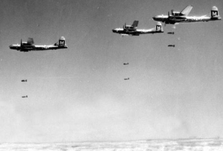 US bombers flew over Tokyo! 2000 tons of incendiary bombs were poured ...