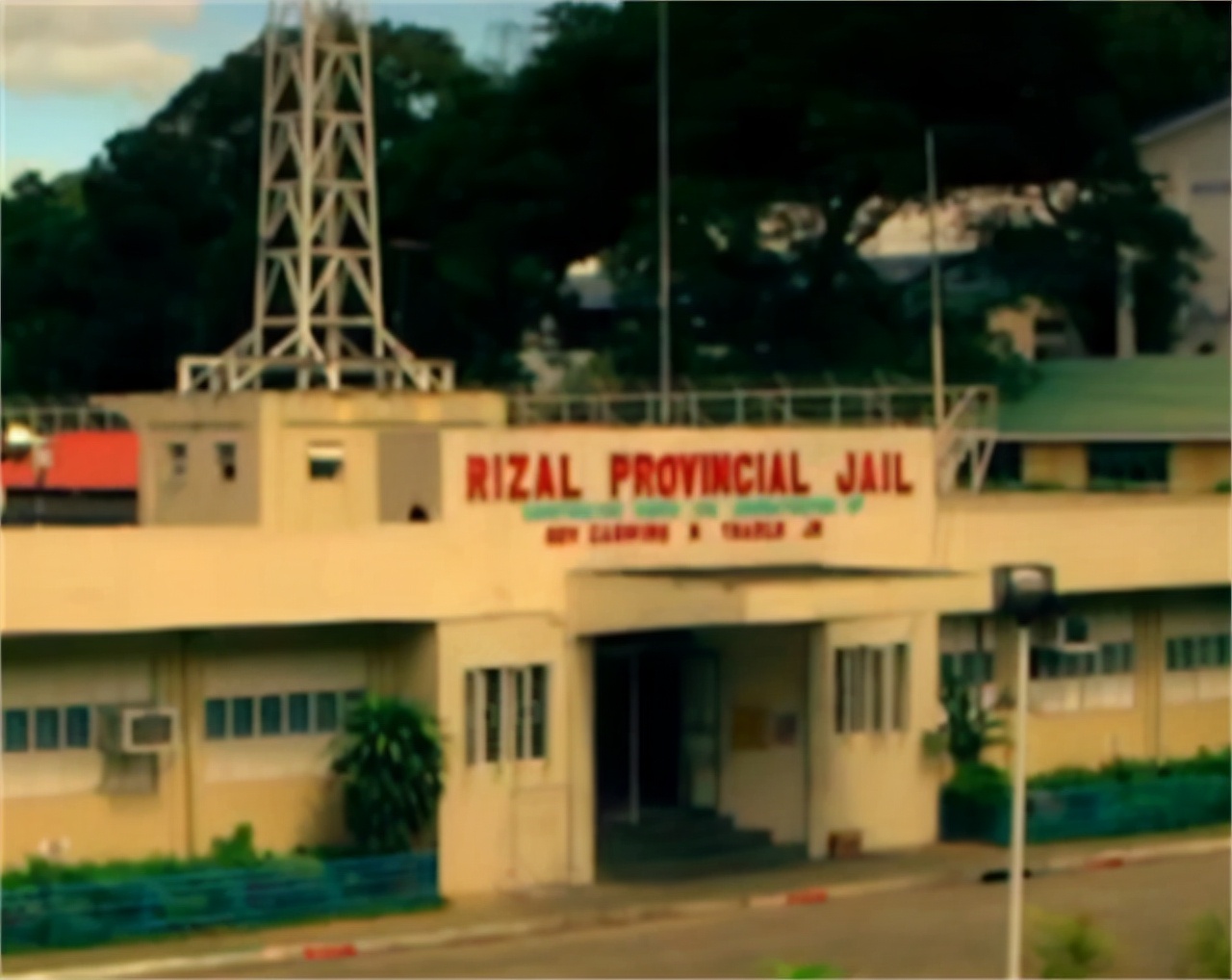 Rizal Prison in the Philippines: a mixed-gender prison where prisoners ...