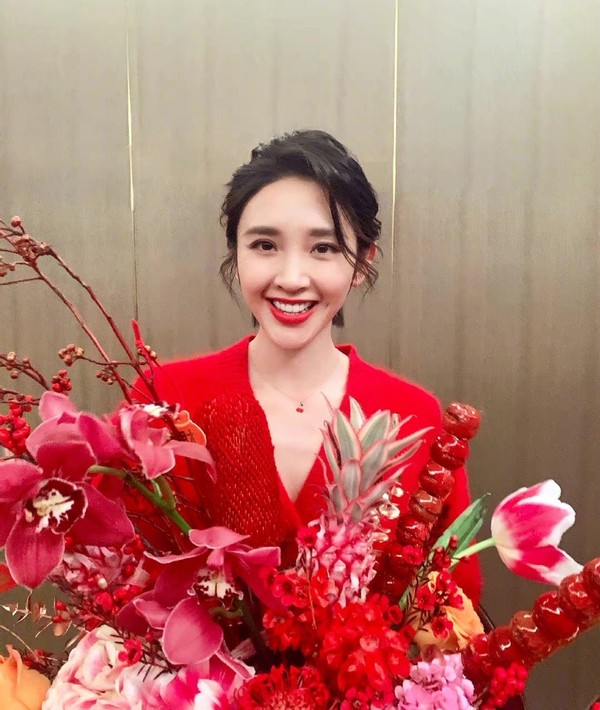 Tang Yixin exudes mature beauty after childbirth, and she is too tired ...