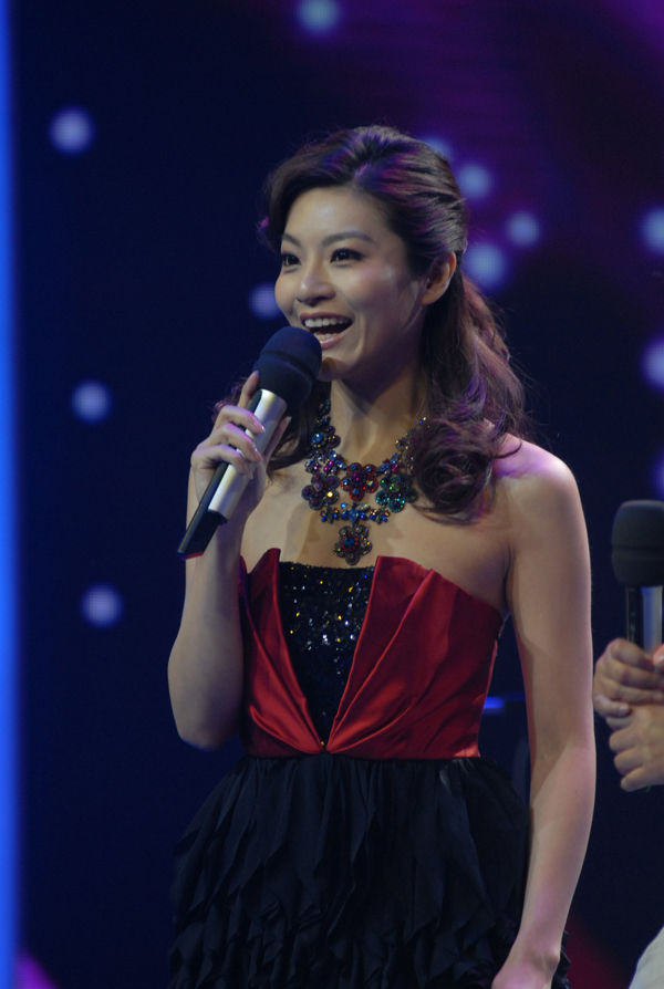 CCTV host: Meng Shengnan - iNEWS