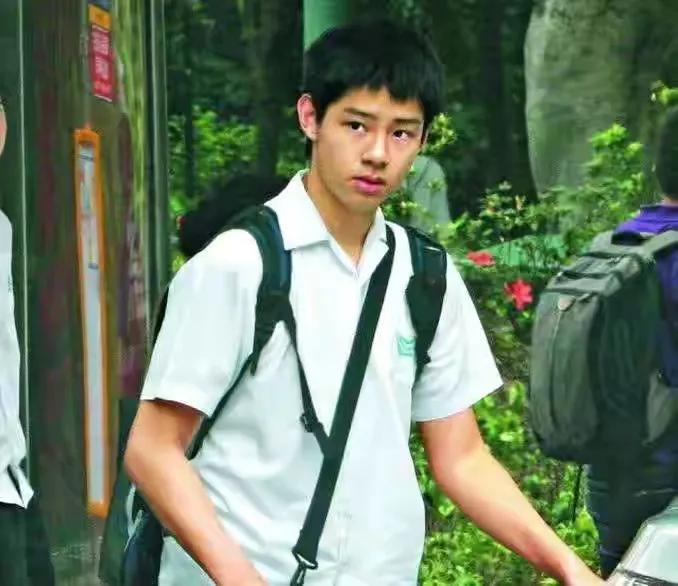 Relying on the support of his wife to become popular, and after he ...