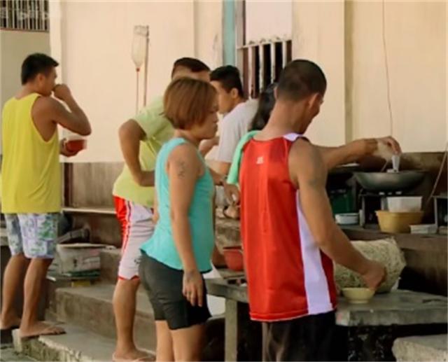 Rizal Prison in the Philippines: a mixed-gender prison where prisoners ...
