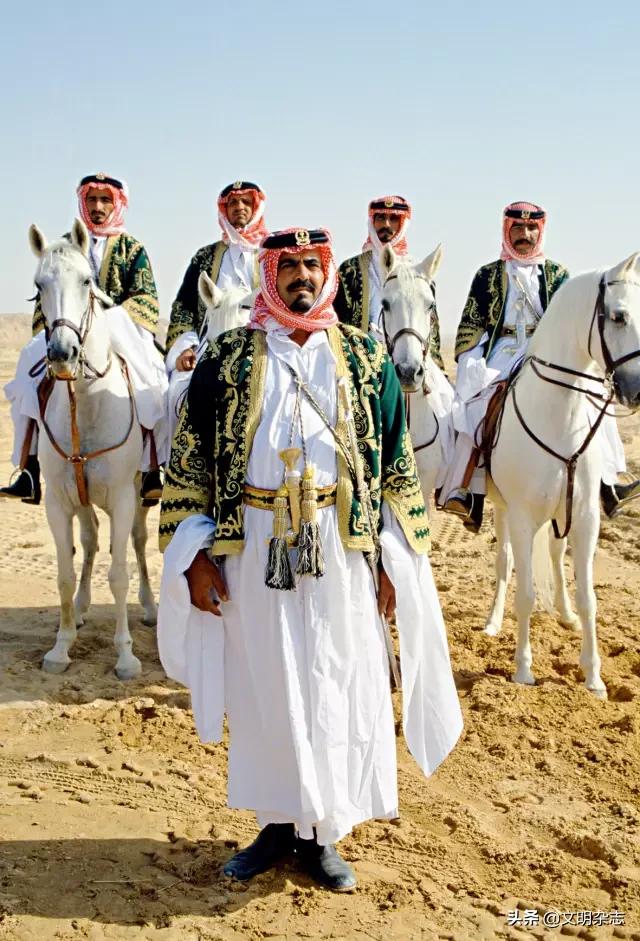 Flowing and cool Arabian robe - iNEWS