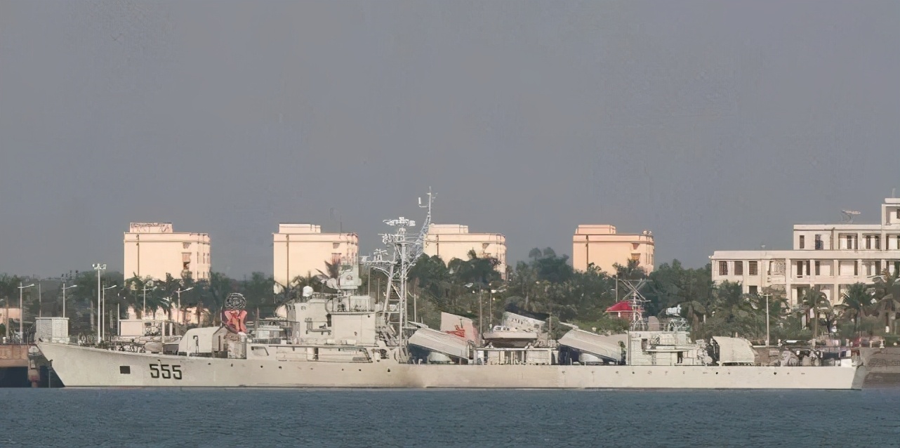 The South China Sea Fleet 053H1 type Zhaotong ship is honorably decommissioned and may be ...