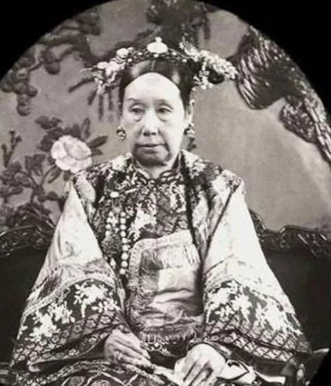 After the death of Empress Dowager Cixi, the body was placed for a year ...