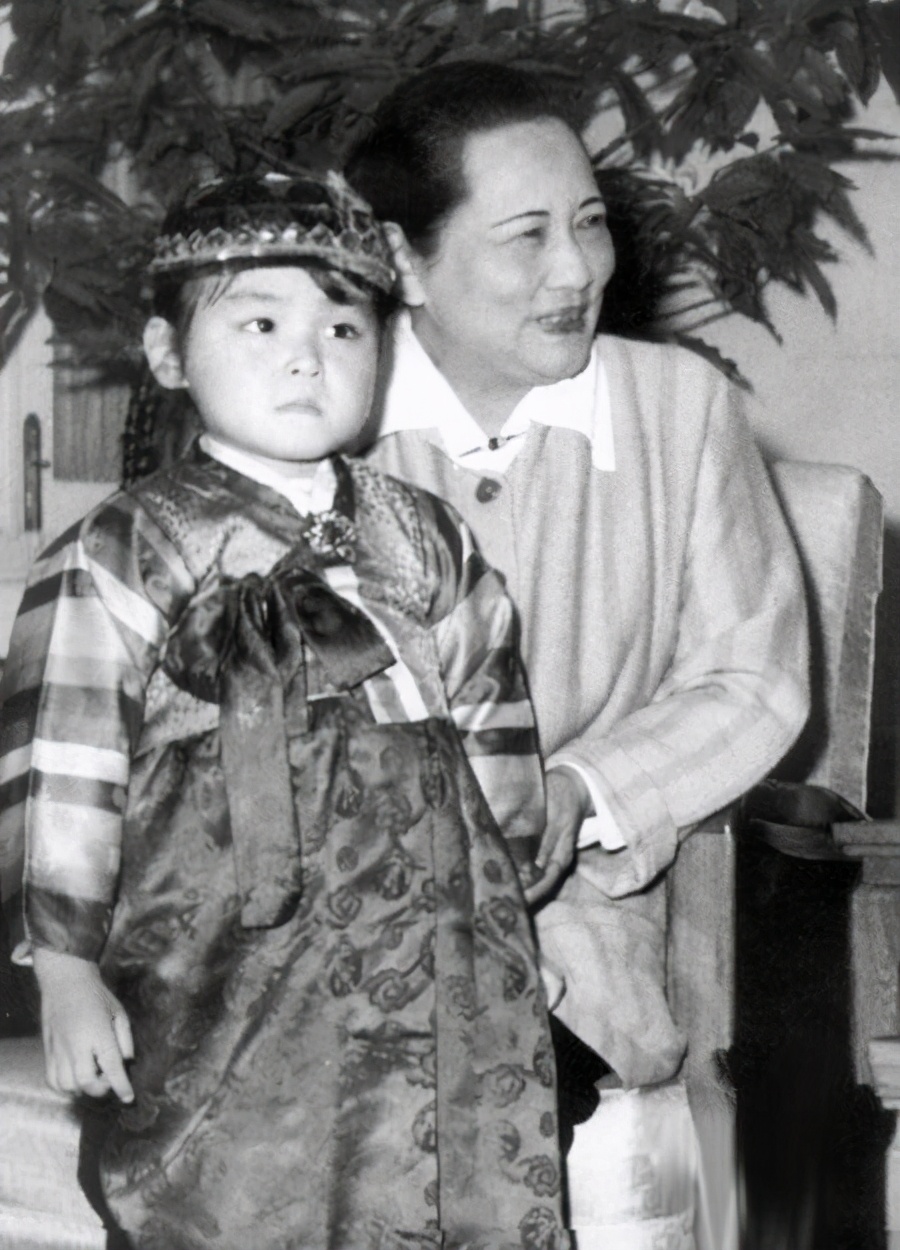 Soong Ching Ling: Two strange things happened, even her adopted ...