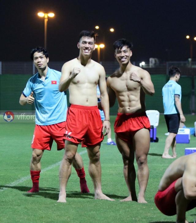 Show muscles!The Vietnam team is in a great mood to prepare before the ...