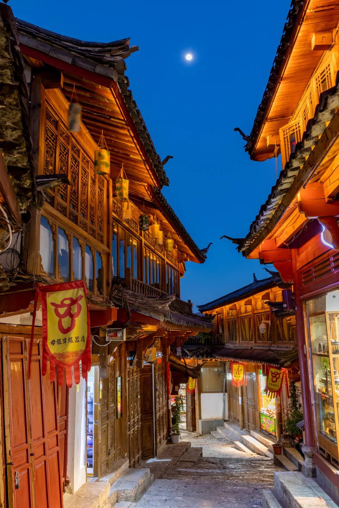 Mid-Autumn Festival in the Old Town of Lijiang, just like this - iNEWS