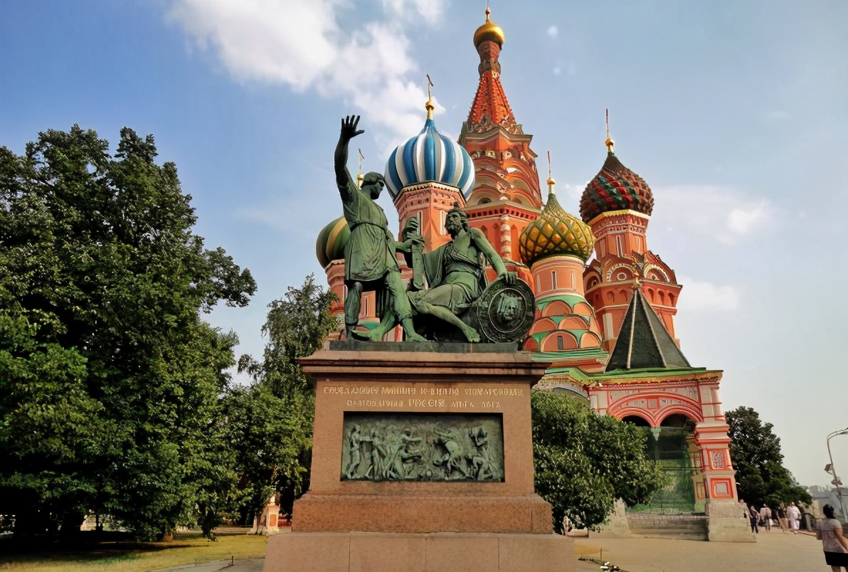 Two great Russian heroes, one will sleep here, the other will always ...