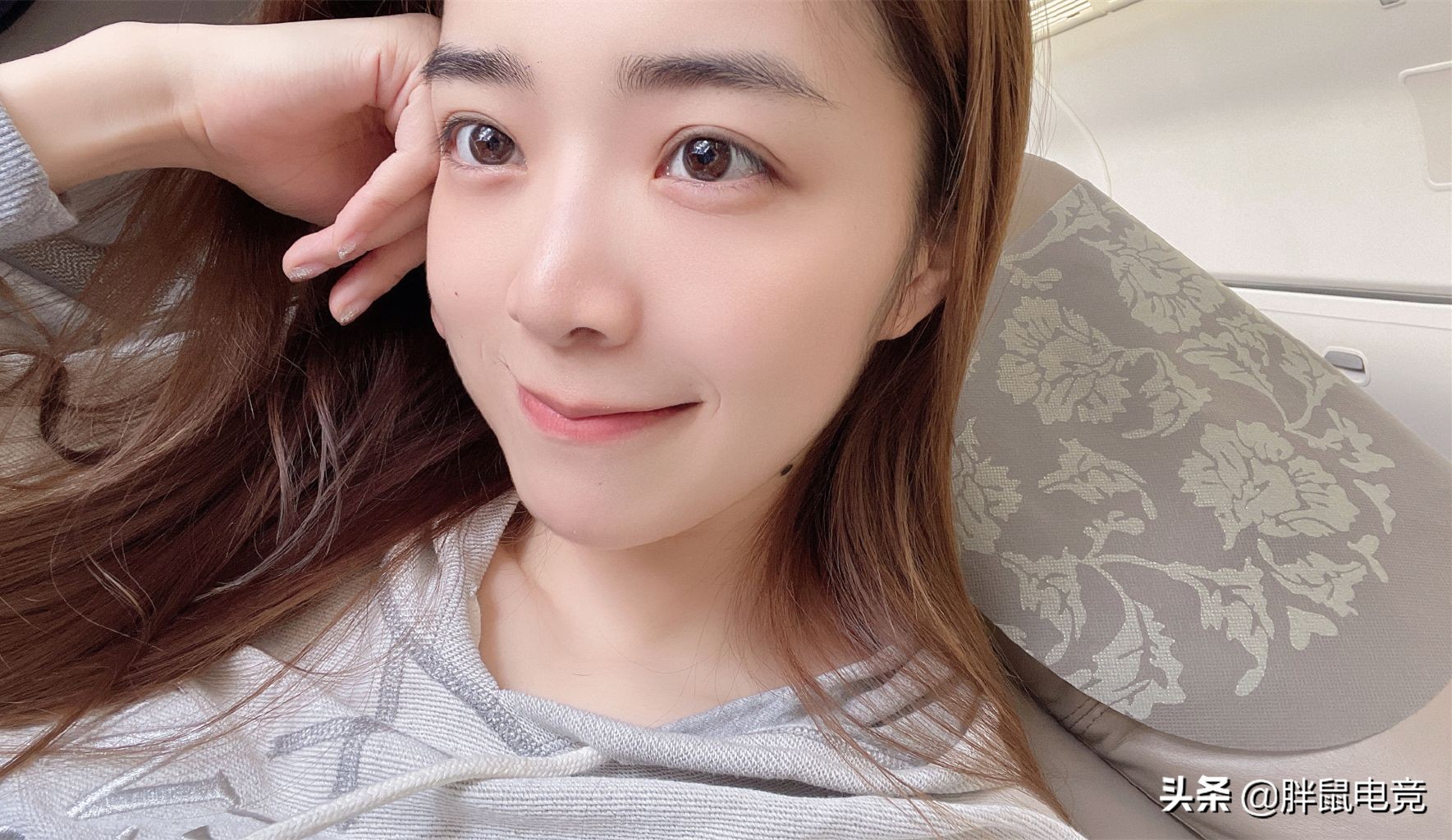 LPL host Yushuang Sun Photo: Doesn't make up look like _____? - iNEWS