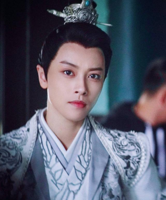 Ju Jingyi and Tang Yan are too perfunctory in dressing up in men's ...