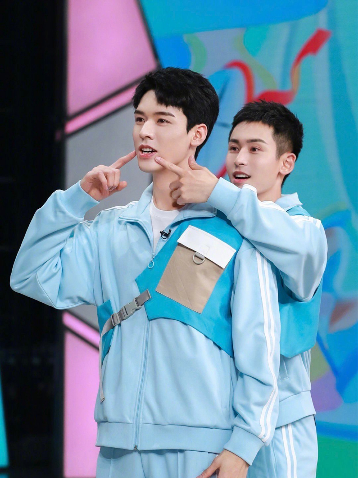 Abandoned by his parents at the age of 7, Guo Jingming became popular ...