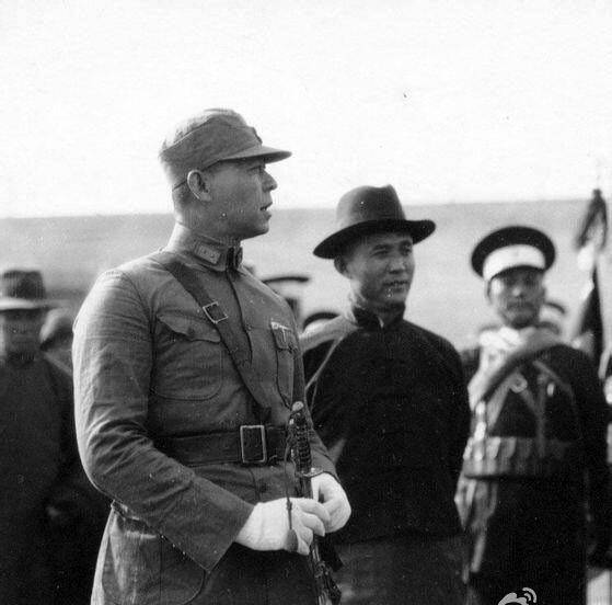 General Zhang Zizhong died in battle, Jiang Feng carried the coffin for ...