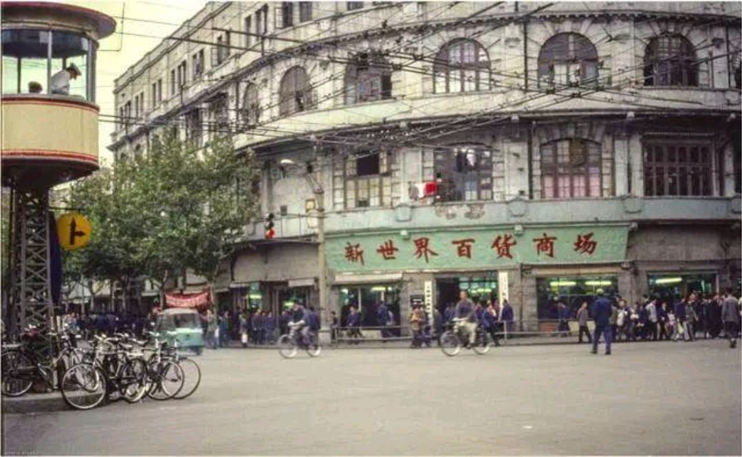 Old photos of Shanghai, urban scenes and street scenes in the 1980s. Do ...