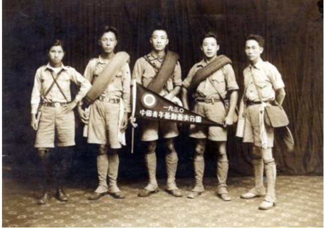 Pan Deming walked the world for 7 years, Hitler painted a portrait for ...