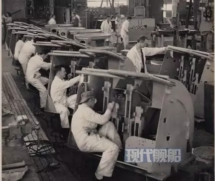 Near-anti-cannon in 1944: "Thunderbolt" multi-gun turret splashed with ...