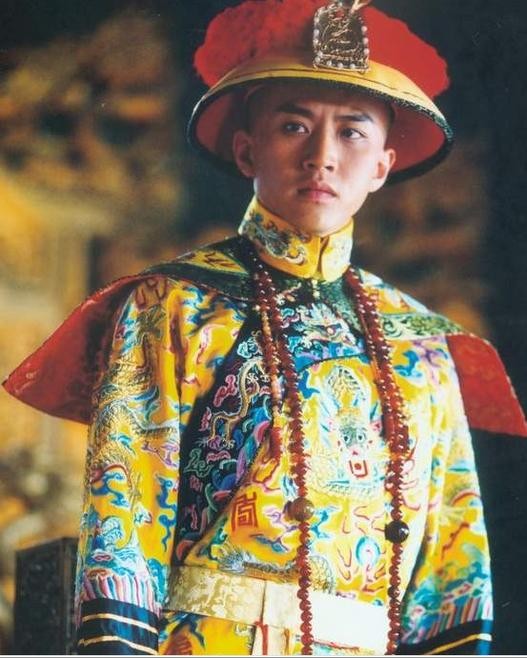 The 3 love stories behind "good man" Deng Chao, who lived with her for ...