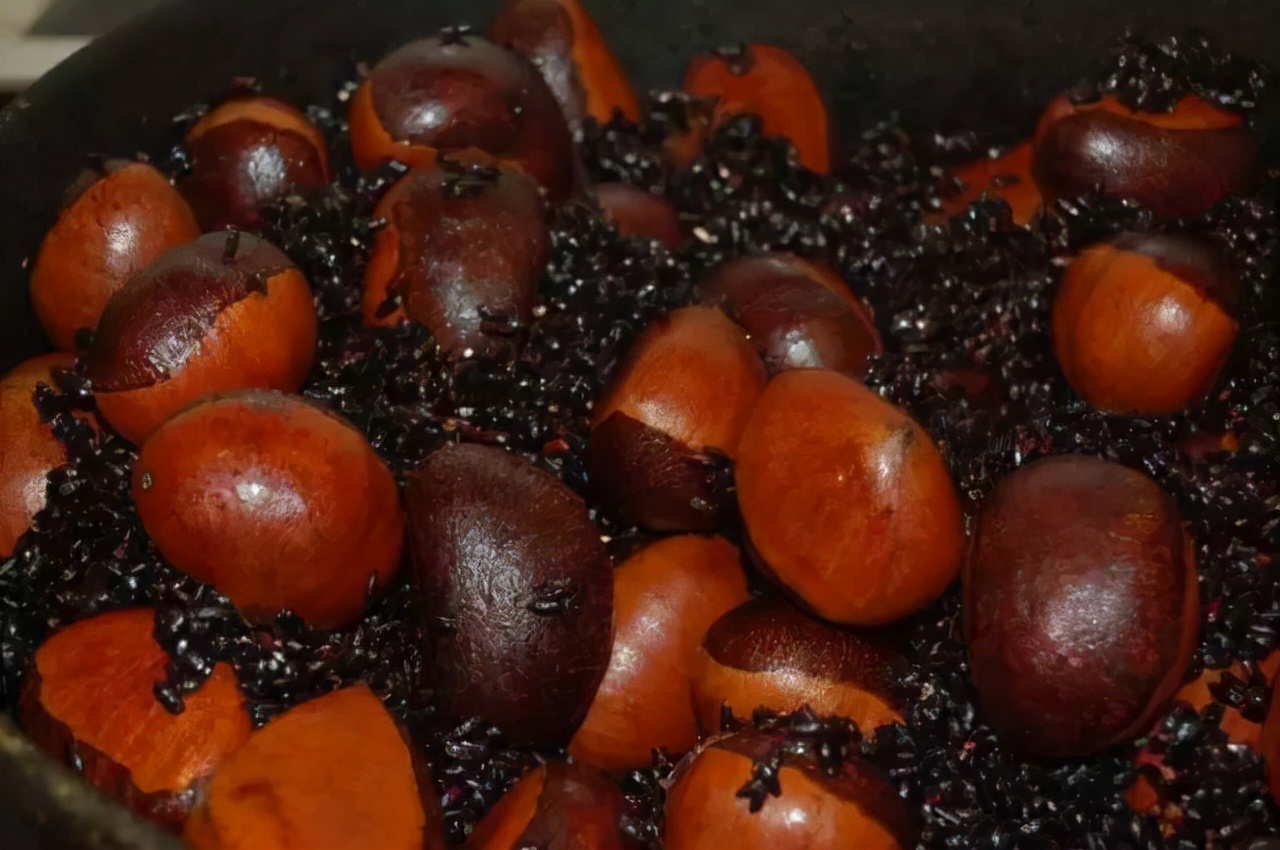 Why do you need to add sand to fried chestnuts?Is it for flavoring with ...