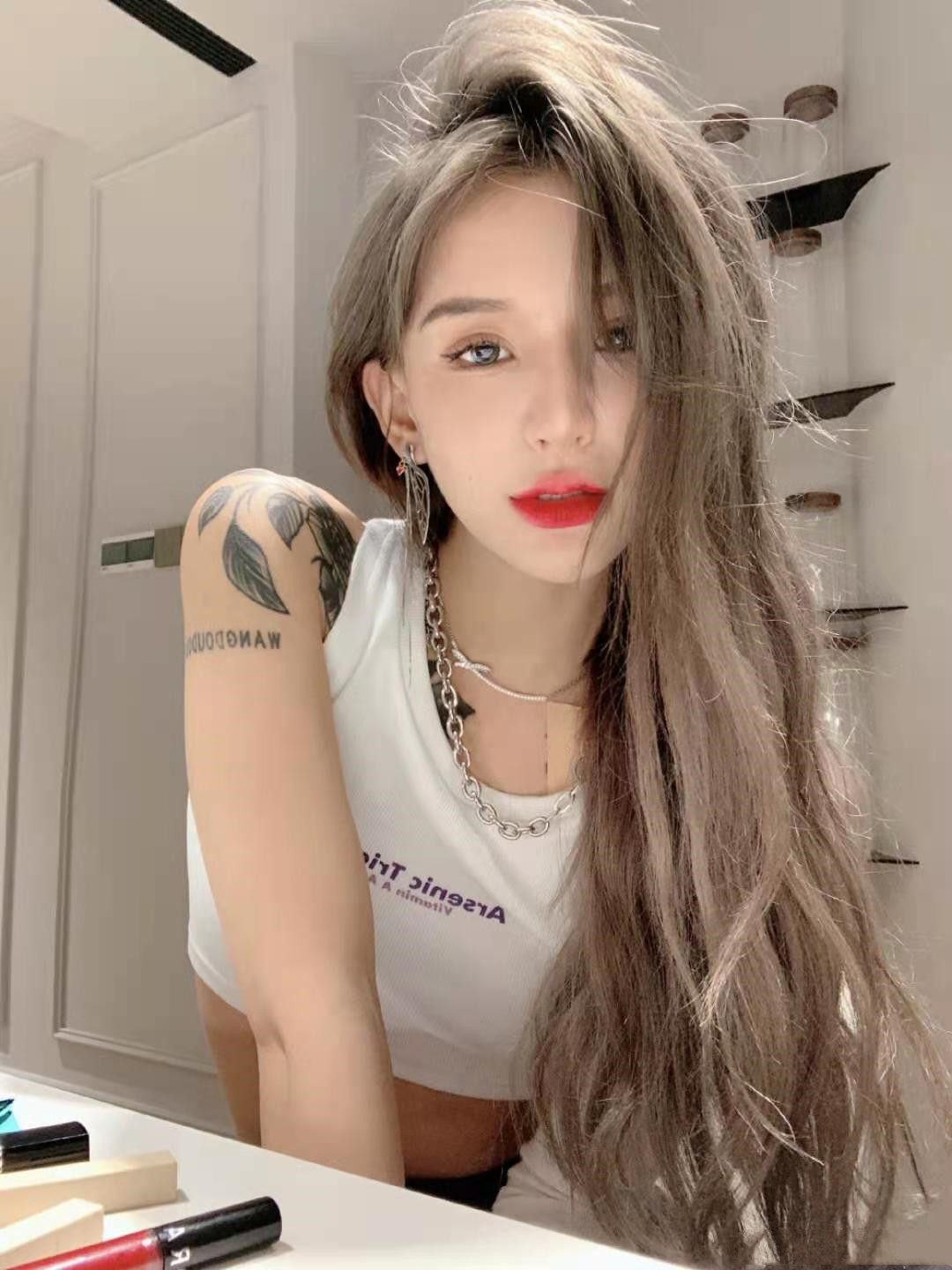 Wang Doudou took photos of his lover's car accident, his eyelids were ...