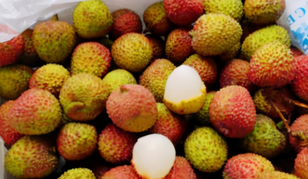 To buy lychees in summer, choose red or green ones?The old fruit farmer ...