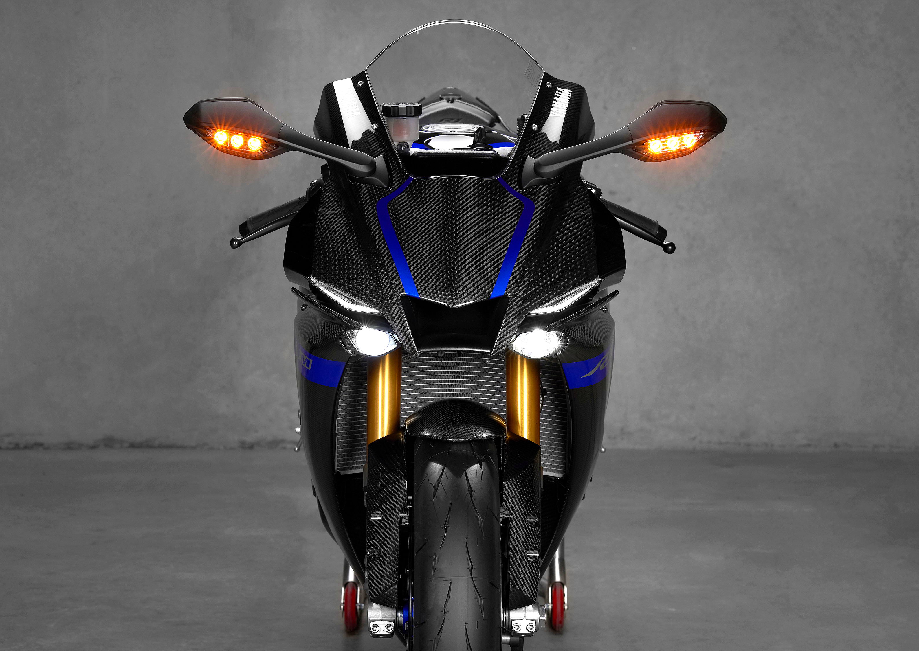 Yamaha 2022 YZF-R1, R1M supercars - iNEWS