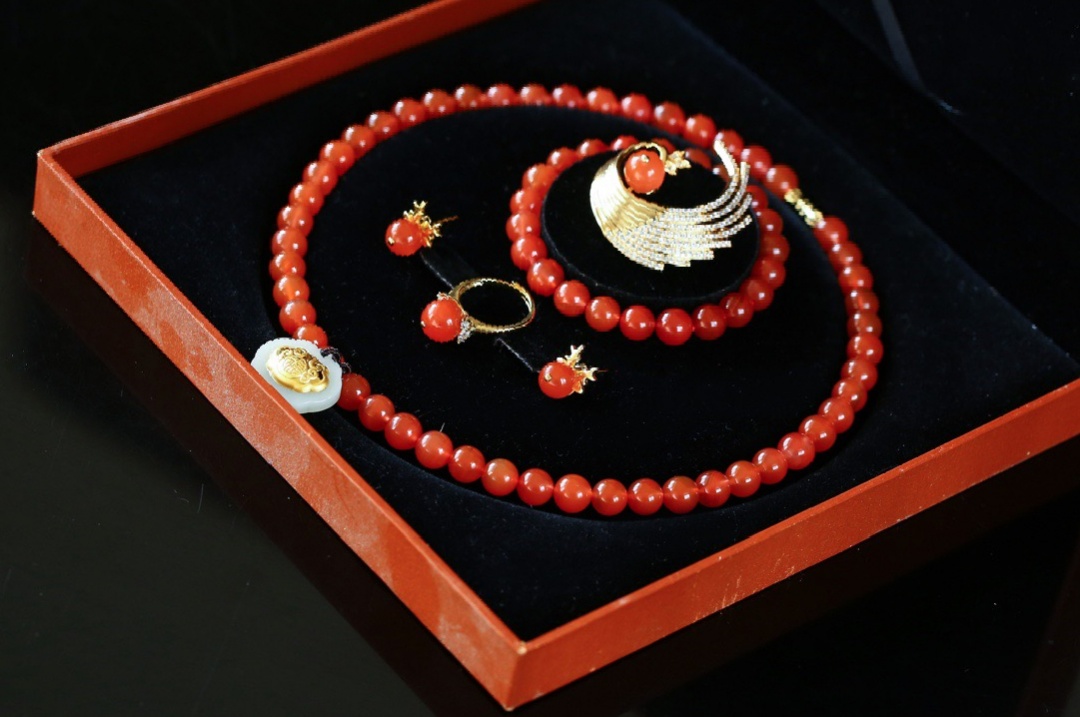 How many kinds of "red" are there in southern red agate? - iNEWS