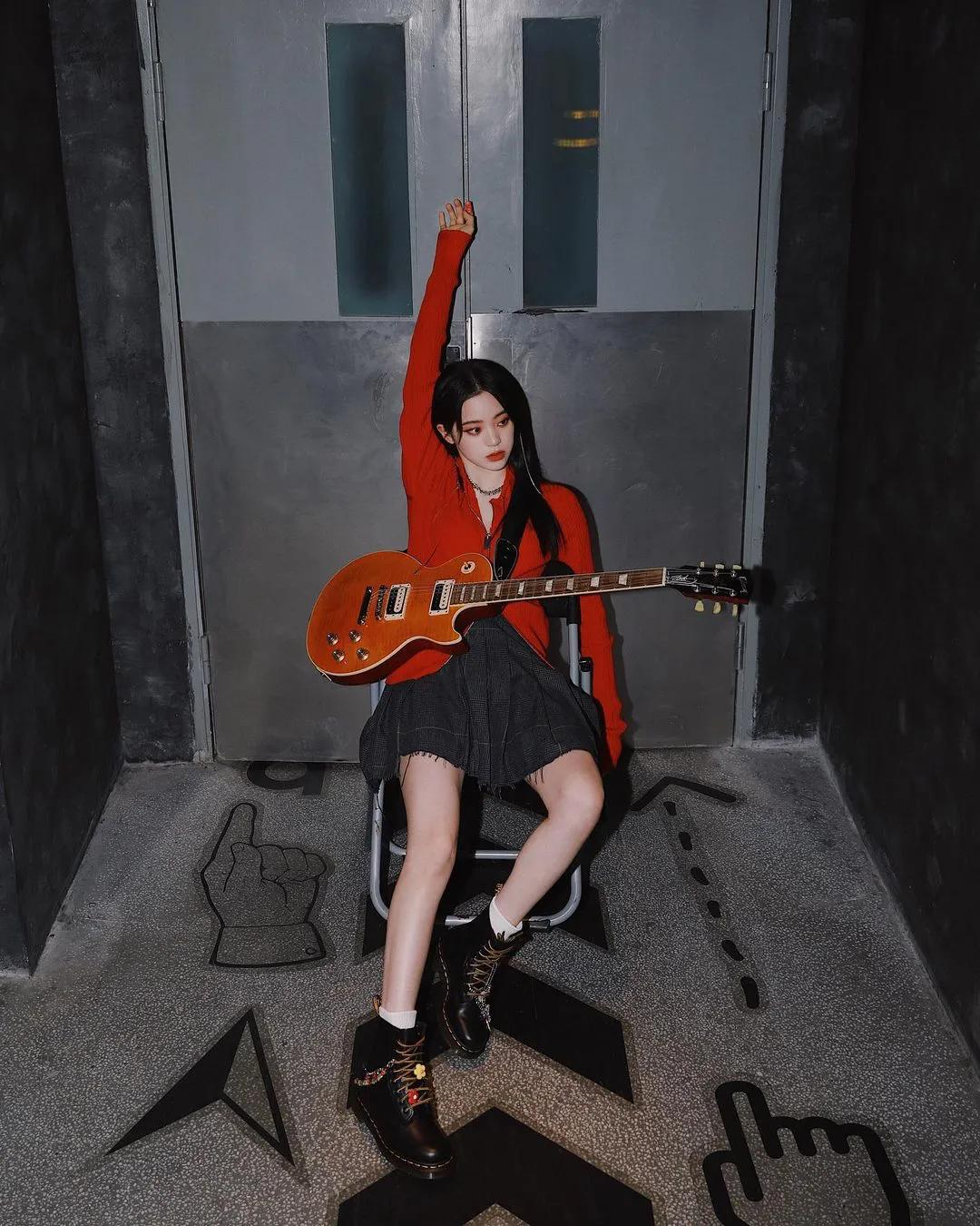 Ouyang Nana Rock - iNEWS