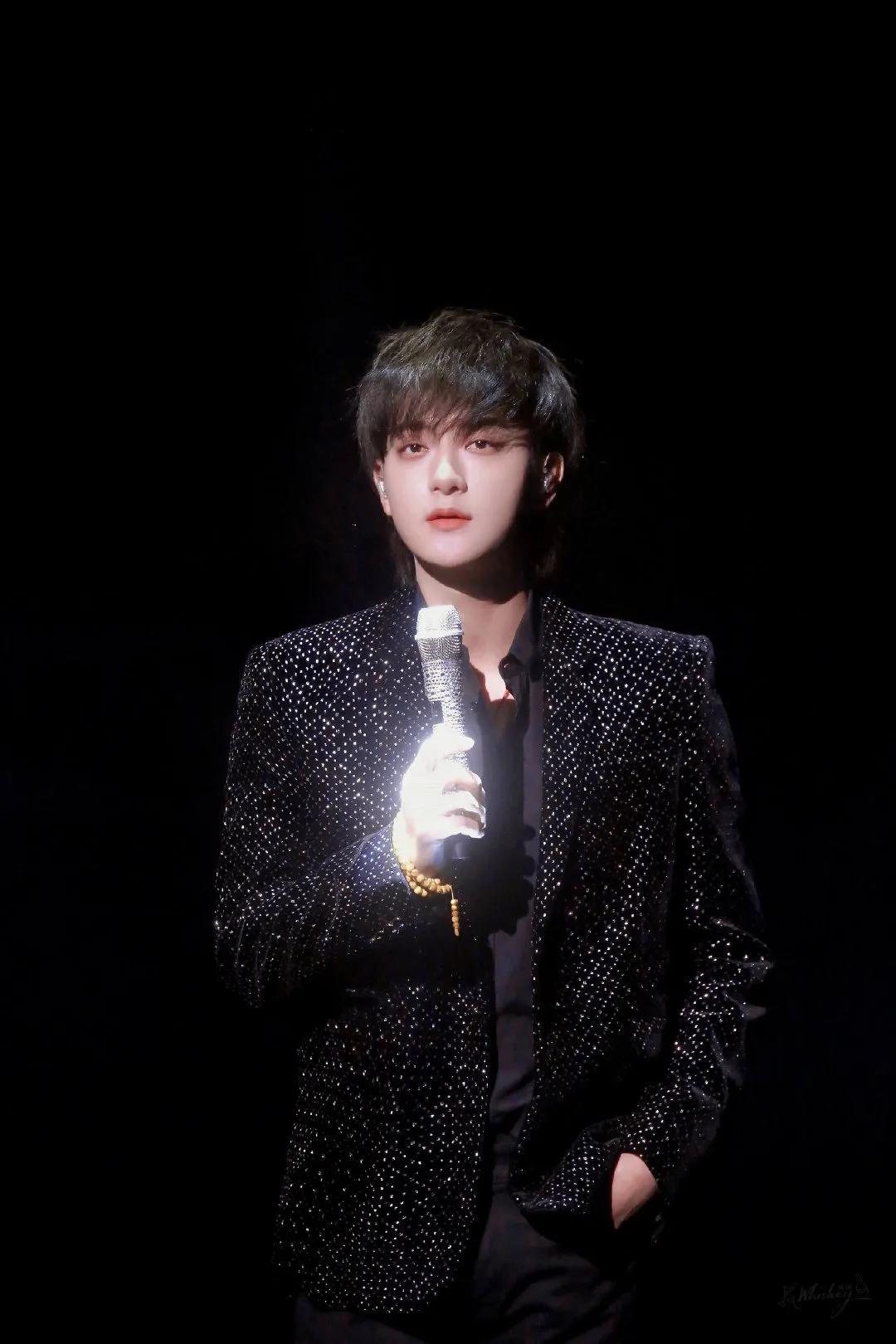 Cai Xukun, Xiao Zhan, Wu Yifan, Deng Lun, Huang Zitao, Wang Ziwen ...