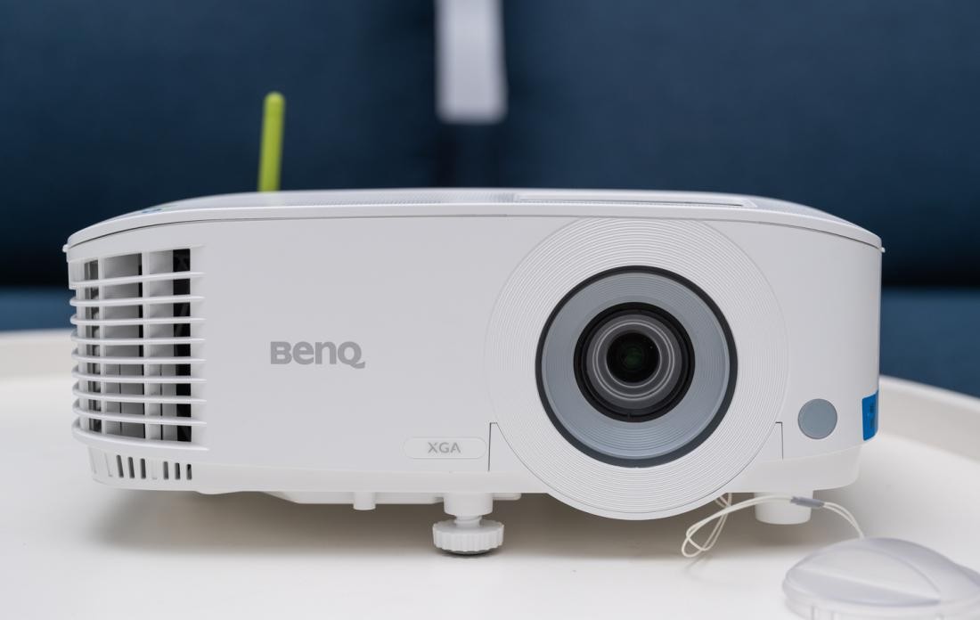 BenQ E540 smart projector: 4000LM brightness and smart system, lighten your work - iNEWS