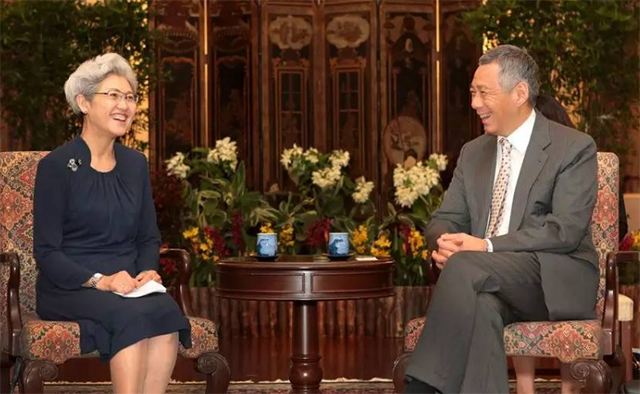 What kind of legendary life Fu Ying, who dropped out of school at the ...