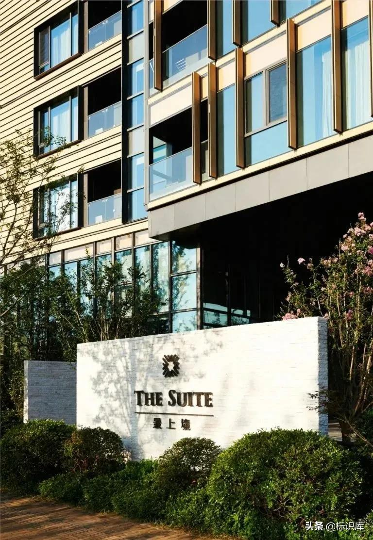 W Square square guide design - iNEWS