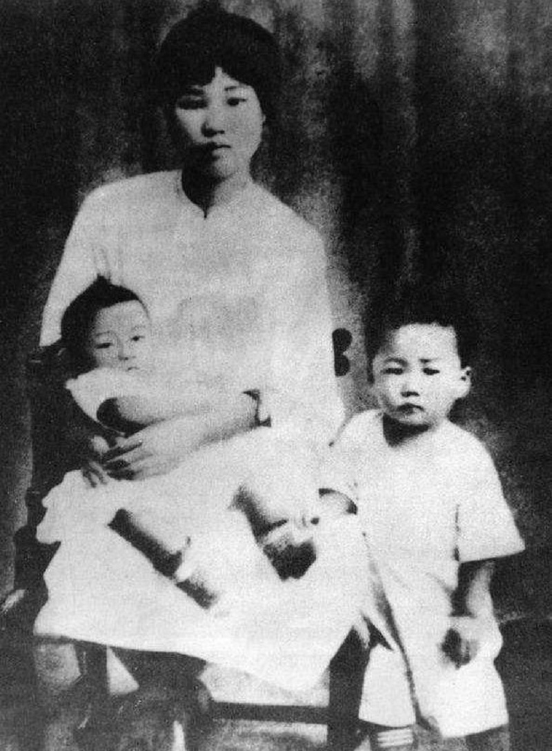 Mao Xinyu buried Mao Anqing next to Yang Kaihui's tomb: From today, you ...