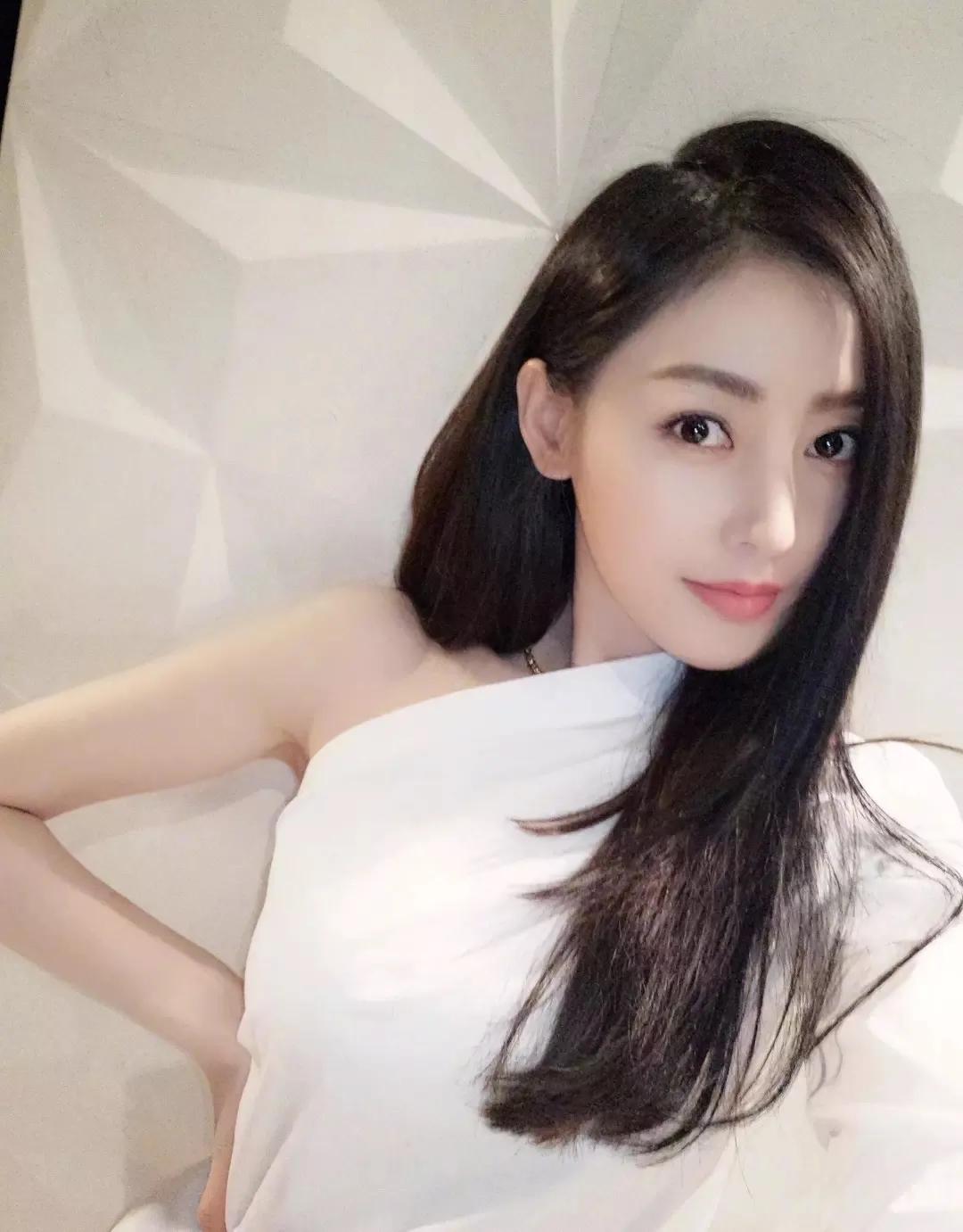 Photos of Domineering Yujie Zhang Tianai - iNEWS