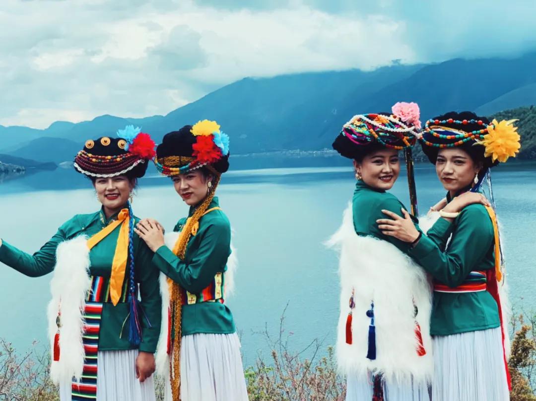 The single "In Lijiang" from the Yulong Girl group is online and the Dashan girl sings with love ...