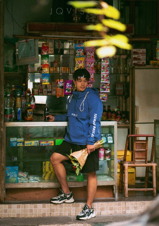 Brother Sunshine Zeng Haoran: Have a nice day alone - iNEWS