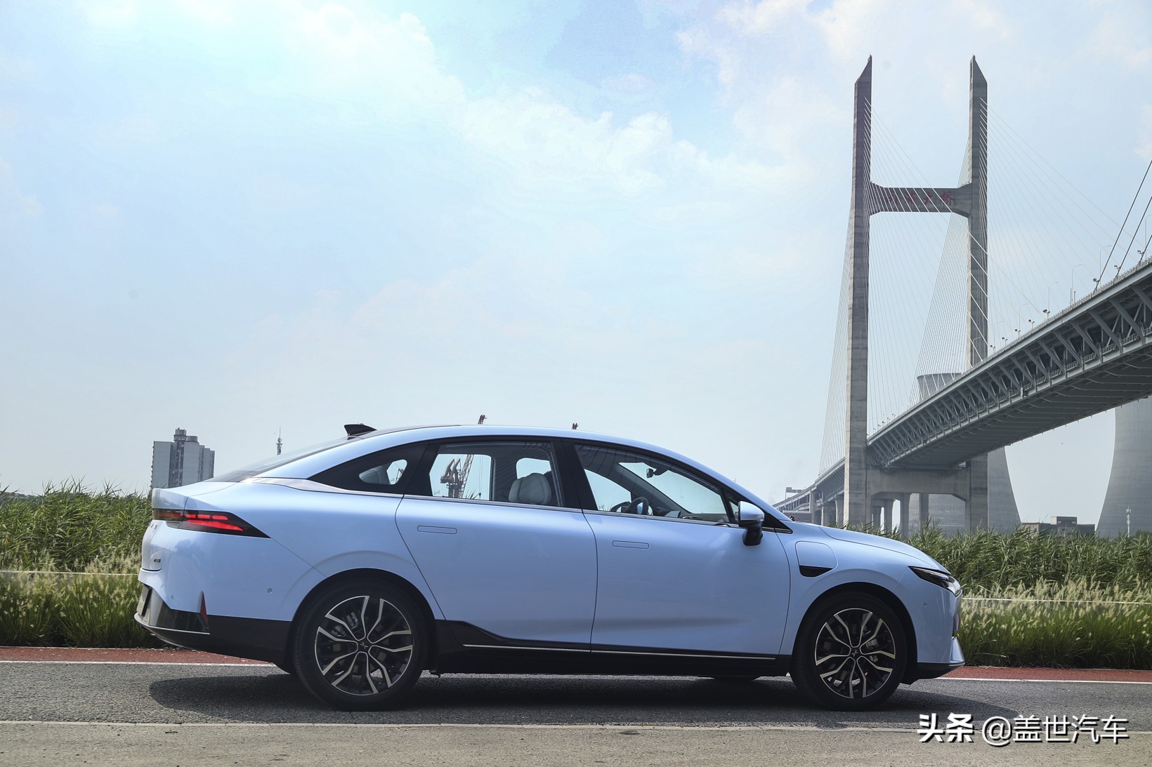 Test drive Xiaopeng P5: the world's first electric car equipped with ...