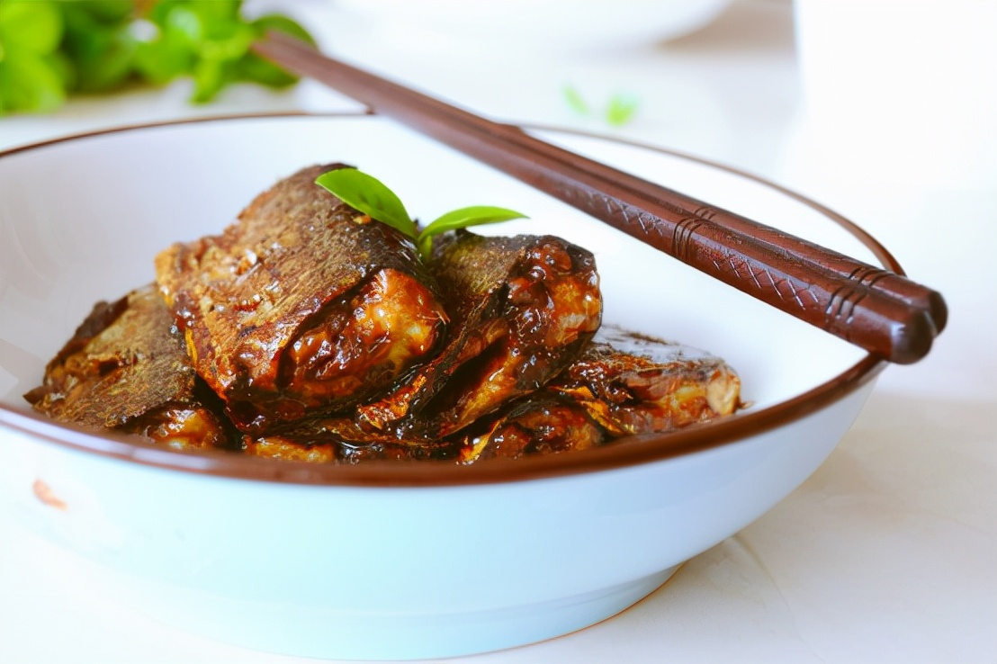 Pacific saury is rich in nutrition and can be fried and eaten, the more ...