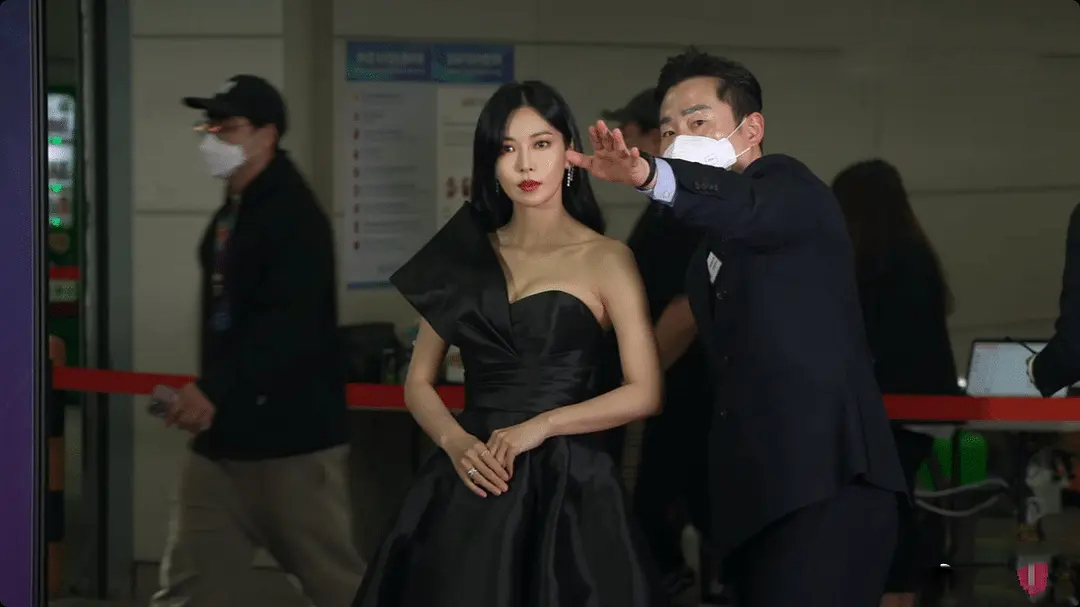 Kim So-yeon wins the title of "back-view" with "Top Floor", defeats ...