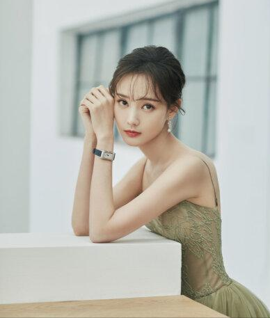 The same is 90 flowers, "the female host with cold body" Li Yitong ...