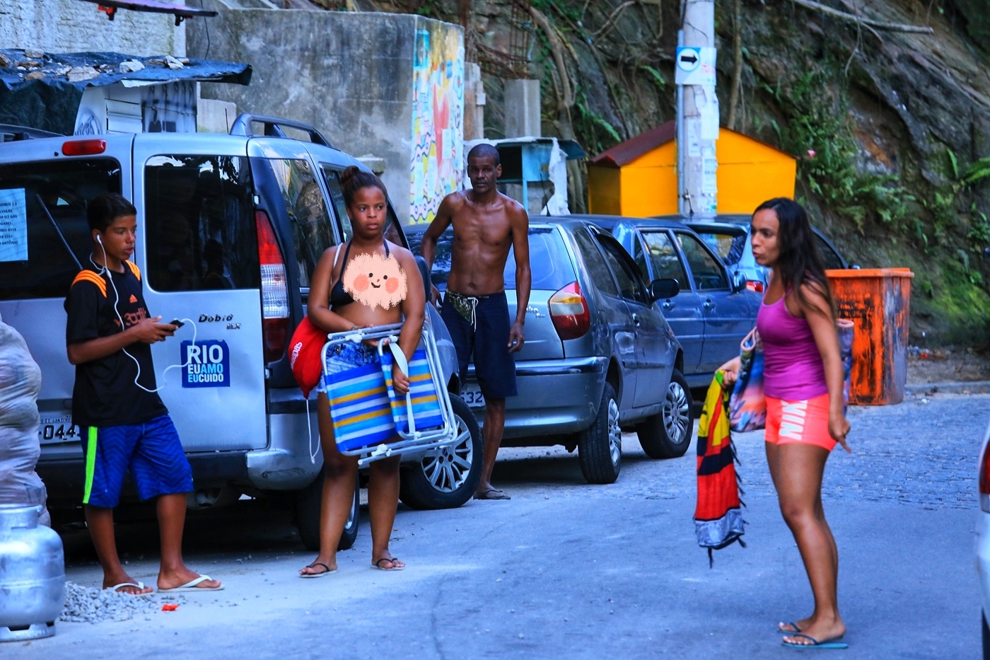 Real Brazilian slums: the house is very shabby, bikini girls are ...