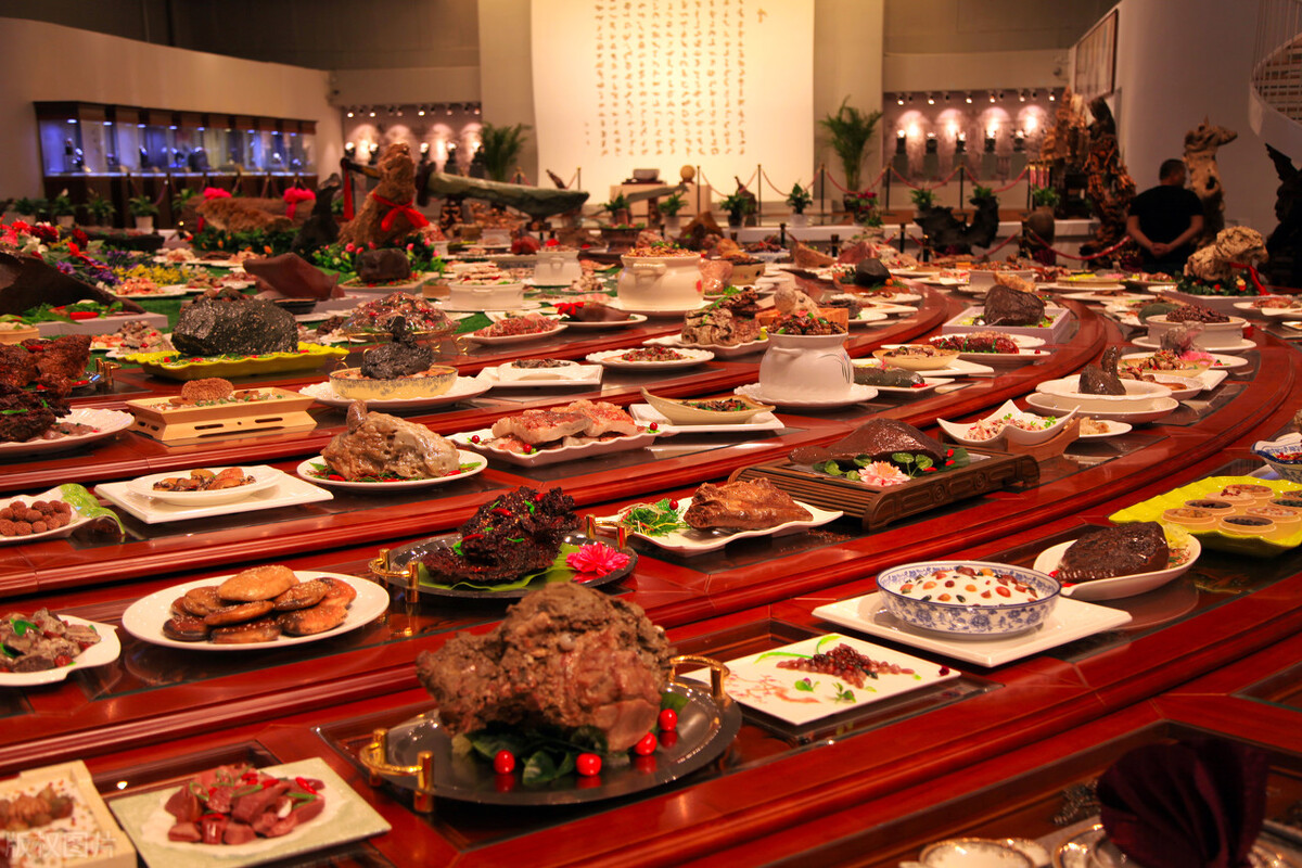 Aster travels to Xinjiang, the first "stone feast" in China in Hami ...