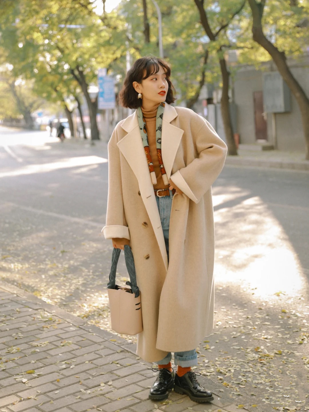 How to match elegant and generous coats to look better?Simple and ...