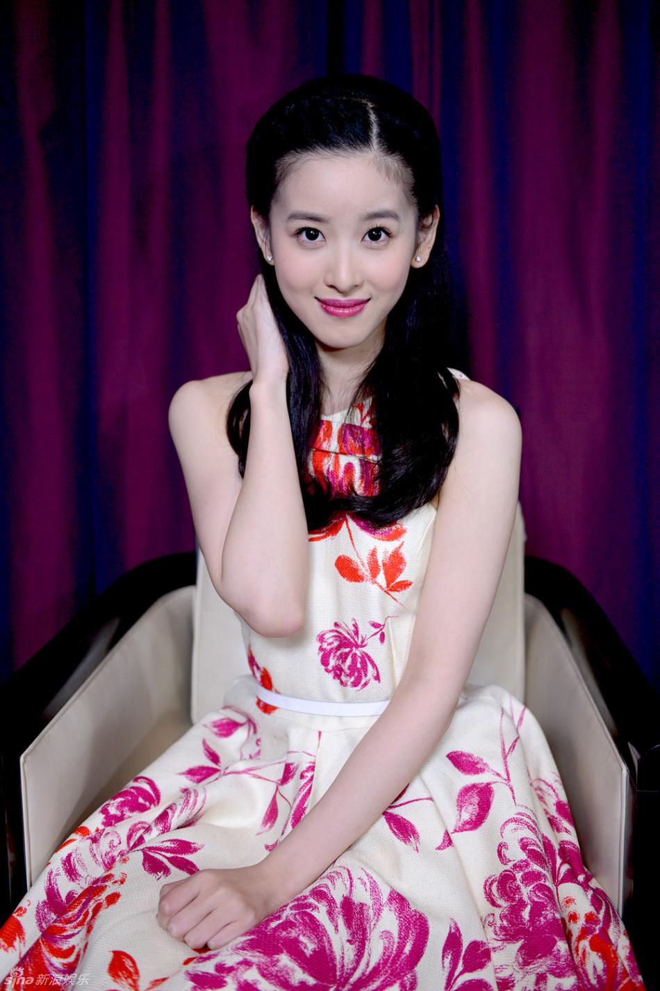 Pure and beautiful milk tea sister Zhang Zetian - iNEWS