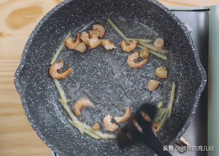 The delicious and delicious loofah and shrimp soup, a home-cooked ...
