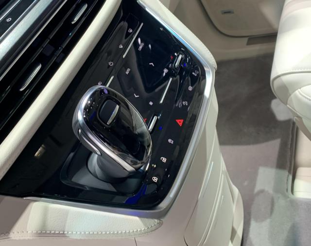 [2022 Buick GL8 ES Lu Zun launched 48V light hybrid blessing] - iNEWS